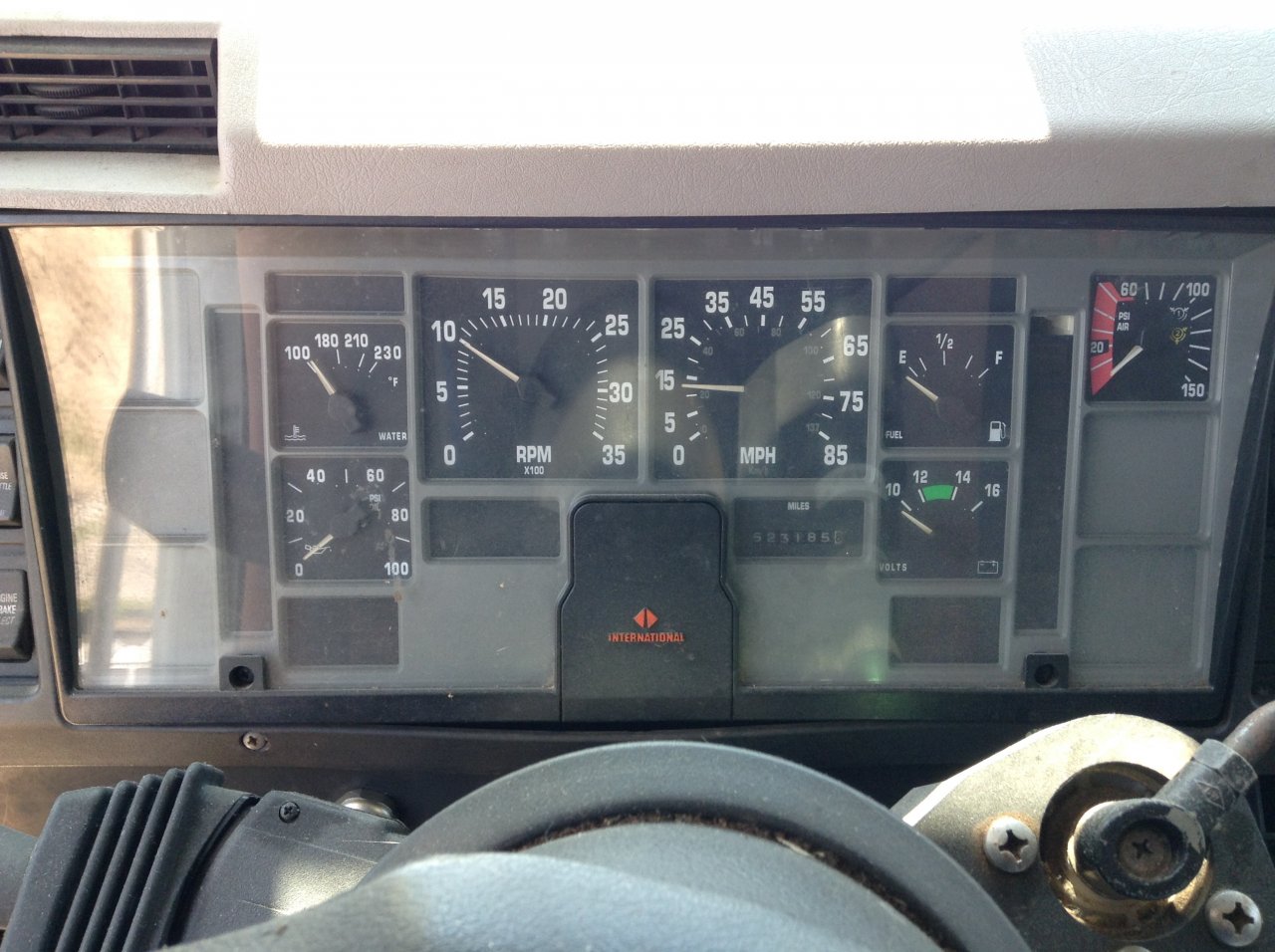 International 8200 Instrument Cluster for Sale