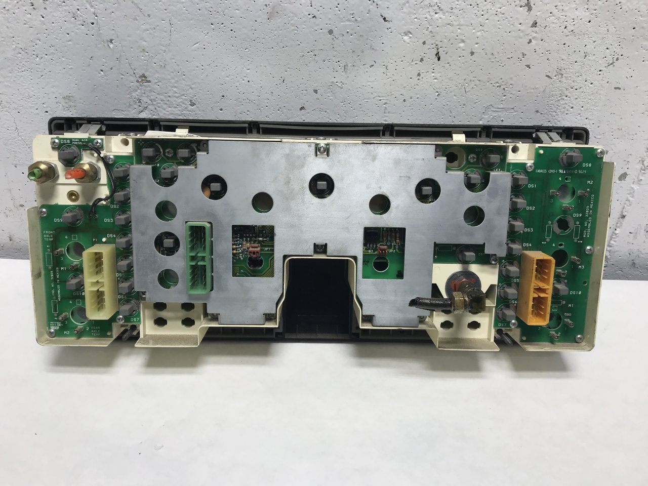 1689995C93 | International 8200 Speedometer Instrument Cluster for Sale