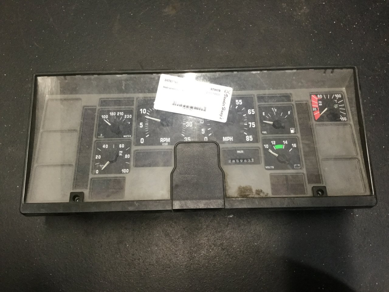 2512565C91 | International 8200 Speedometer Instrument Cluster for Sale