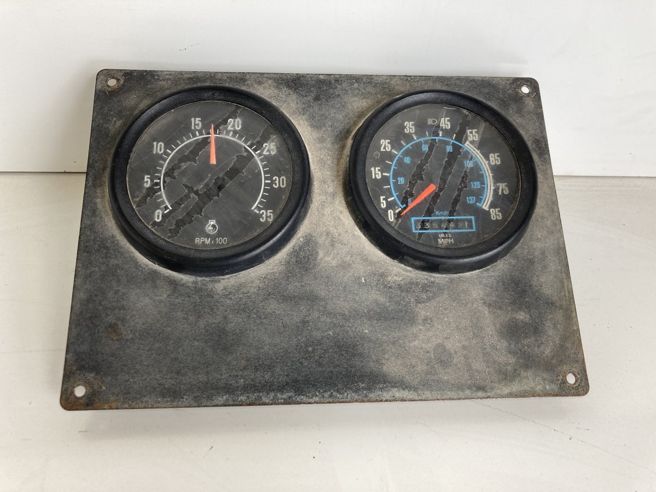 1682009C93 | International 9200 Speedometer Instrument Cluster for Sale