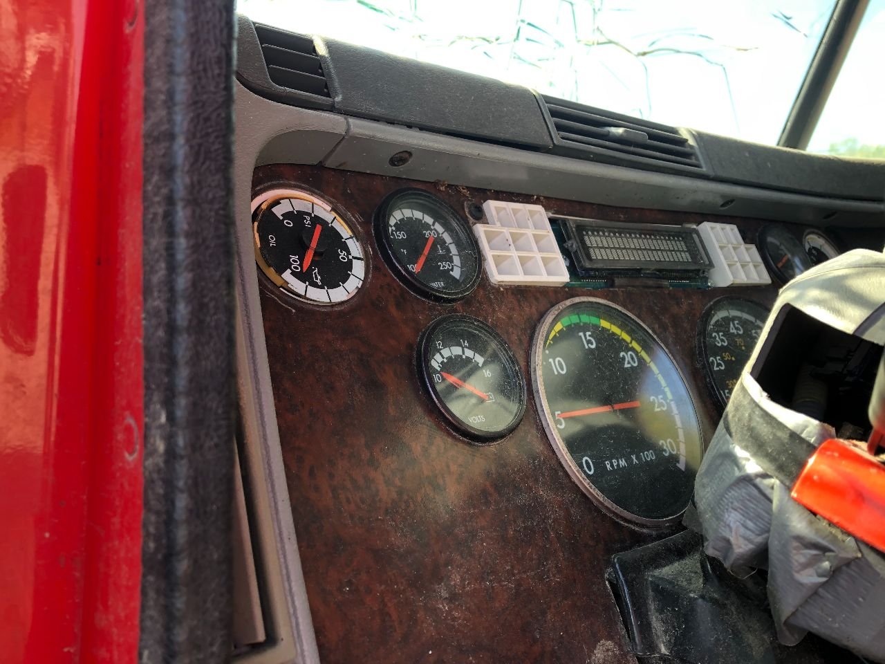 VERIFY | Freightliner C112 CENTURY Speedometer Instrument Cluster for Sale