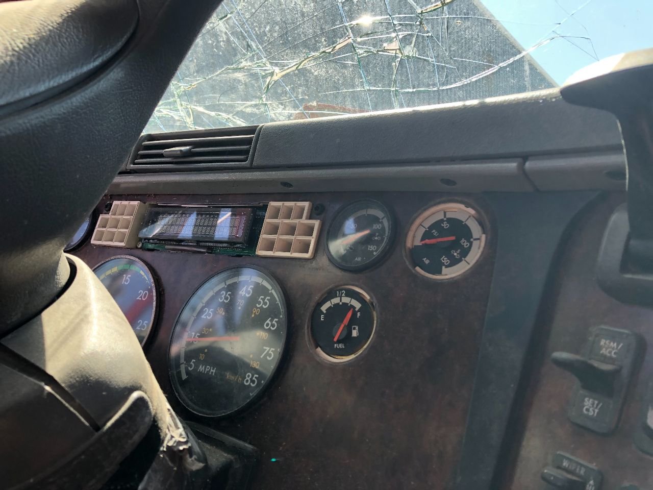 VERIFY | Freightliner C112 CENTURY Speedometer Instrument Cluster for Sale