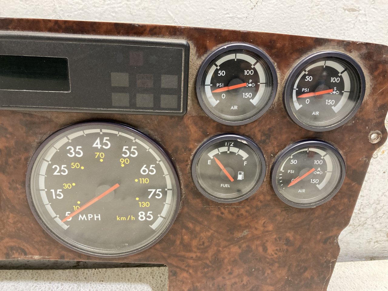 A22-48313-020 | Freightliner C120 CENTURY Speedometer Instrument Cluster fo