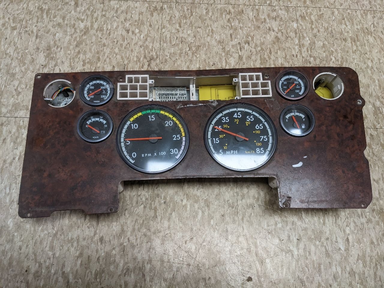 A22-48313-006 | Freightliner C120 CENTURY Speedometer Instrument Cluster fo