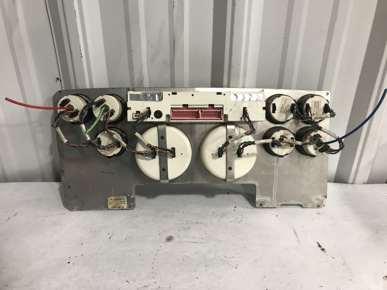 V08038 | Freightliner C120 CENTURY Speedometer Instrument Cluster for Sale