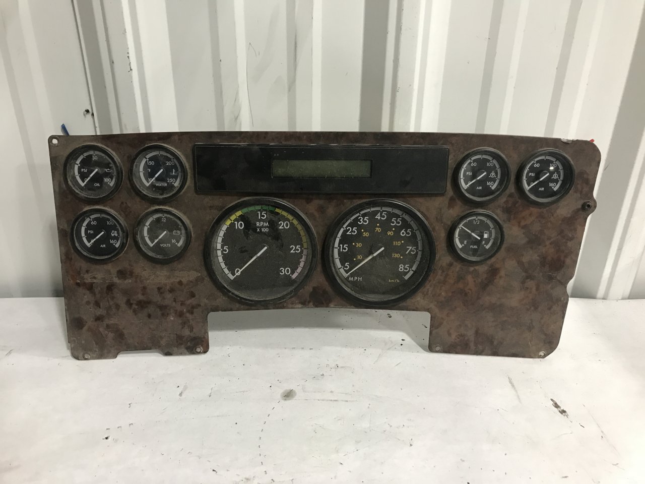 V08038 | Freightliner C120 CENTURY Speedometer Instrument Cluster for Sale