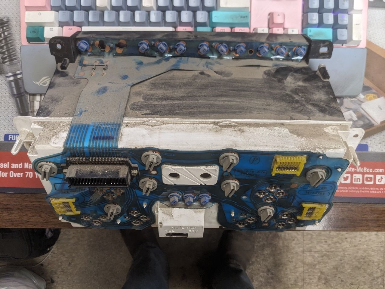 25081271 | GMC C6500 Speedometer Instrument Cluster for Sale