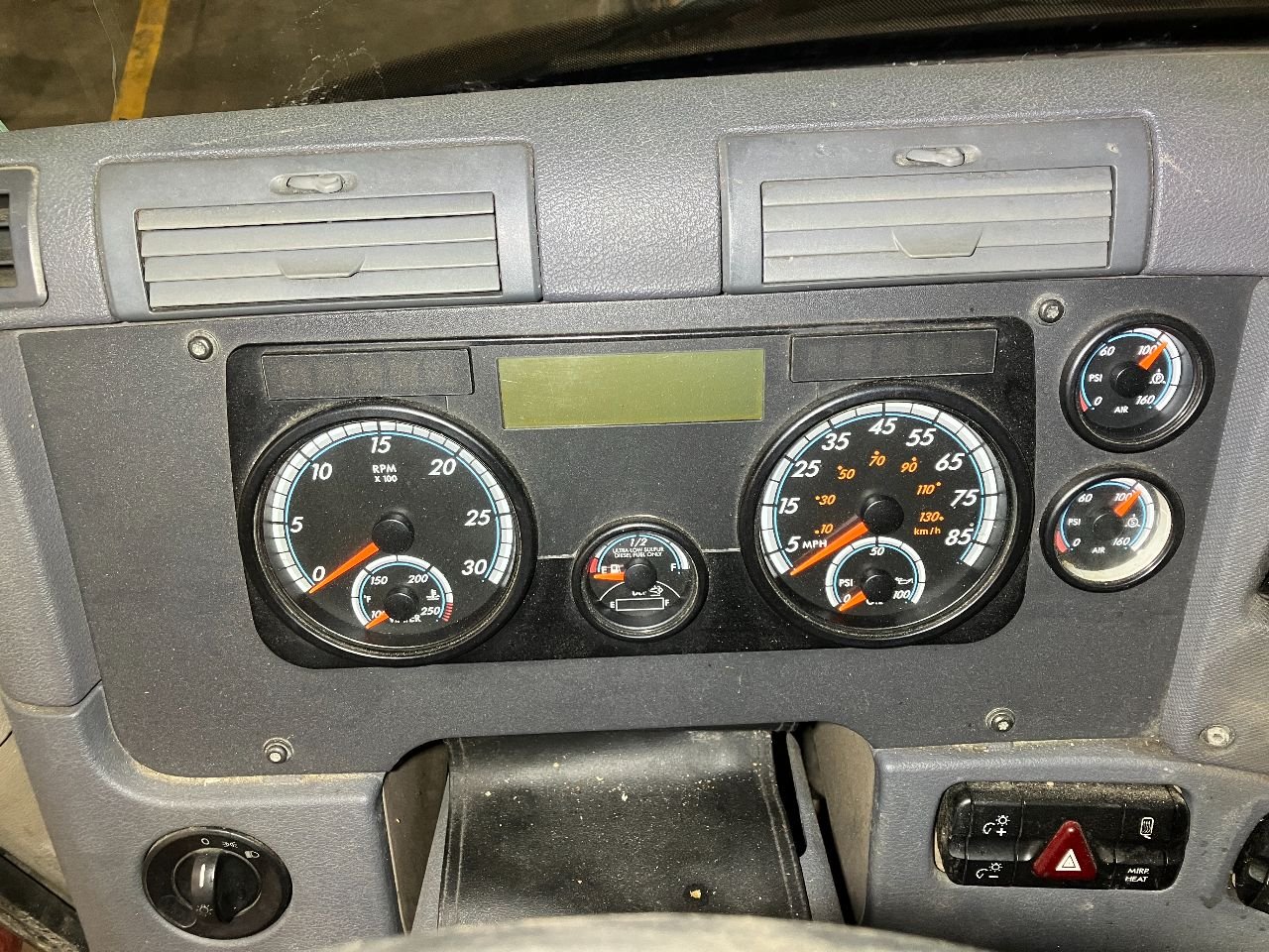 A06-93012-001 | Freightliner CASCADIA Speedometer Instrument Cluster for Sa