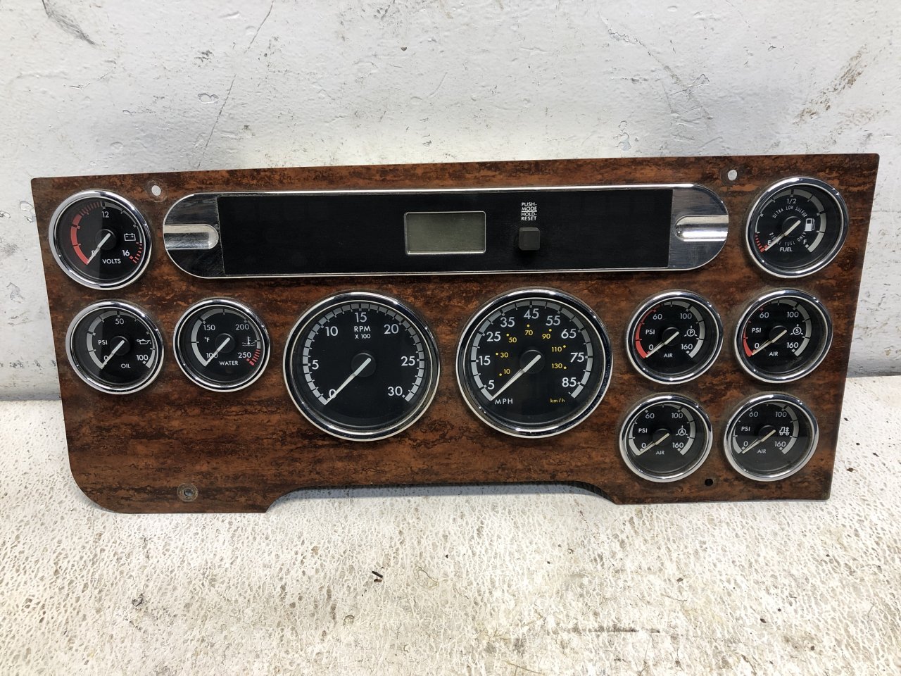 A22-61850-101 | Freightliner CASCADIA Speedometer Instrument Cluster for Sa