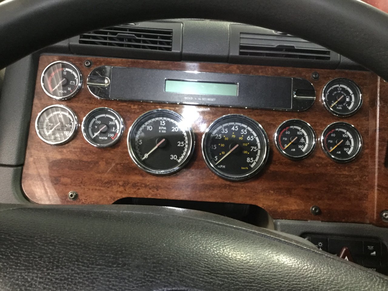 Freightliner CASCADIA Instrument Cluster for Sale