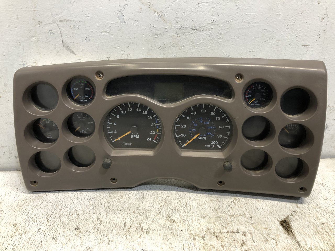 A2C5316366 | Mack CH600 Speedometer Instrument Cluster for Sale