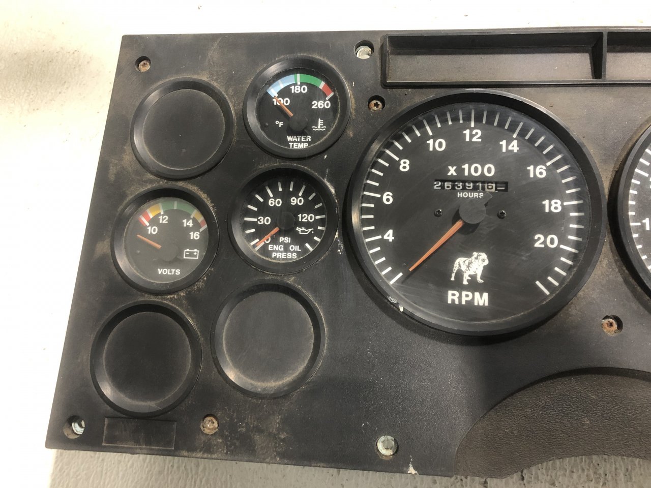 Y081091 | Mack CH600 Speedometer Instrument Cluster for Sale