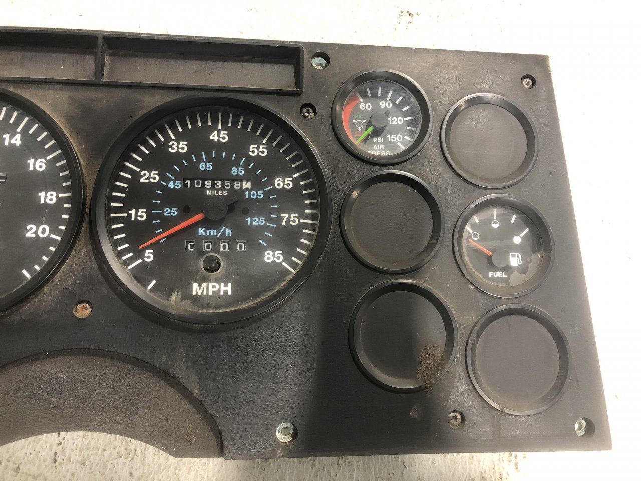 57MR49M | Mack CH600 Speedometer Instrument Cluster for Sale