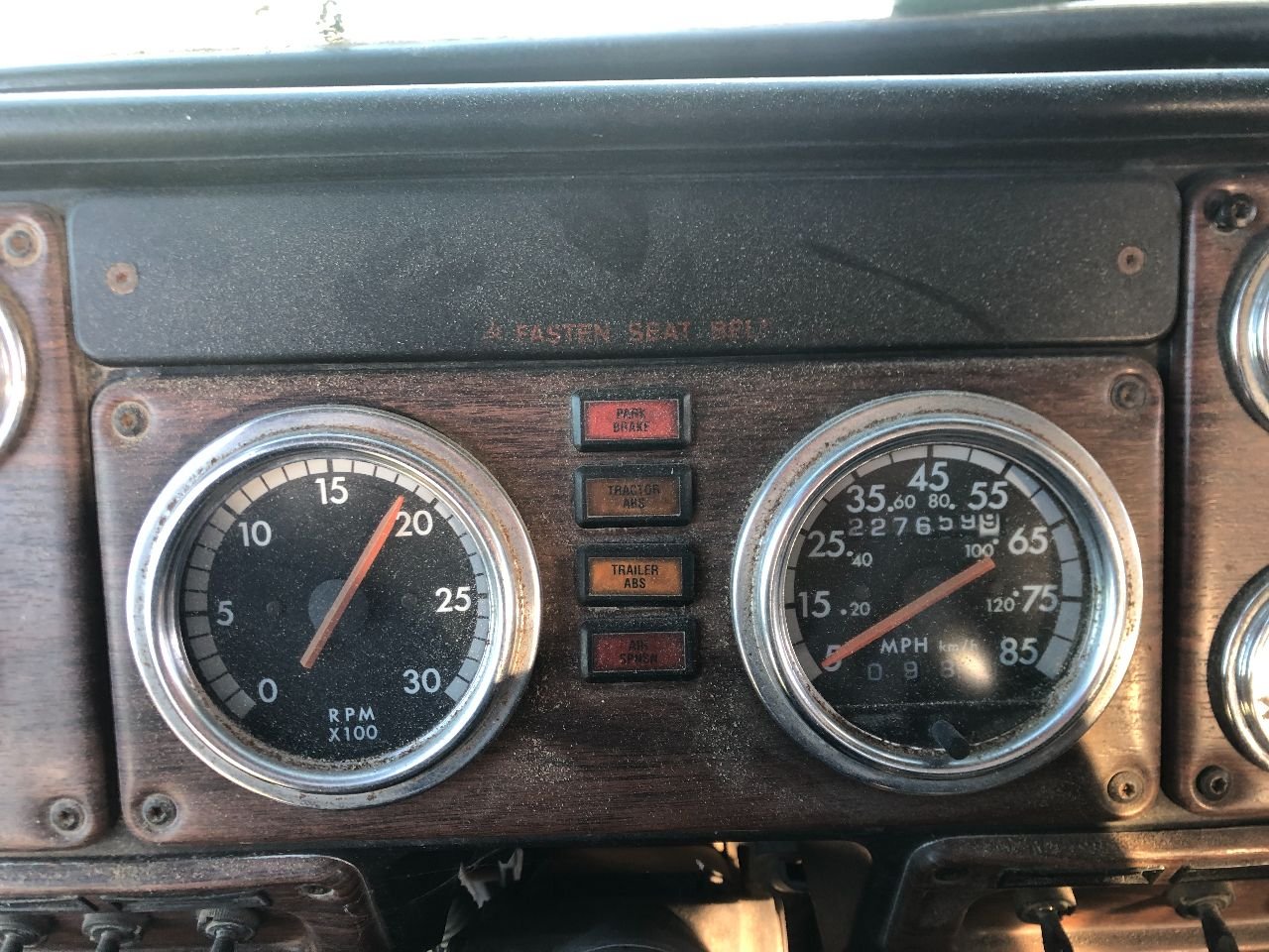 Freightliner CLASSIC XL Speedometer Instrument Cluster for Sale
