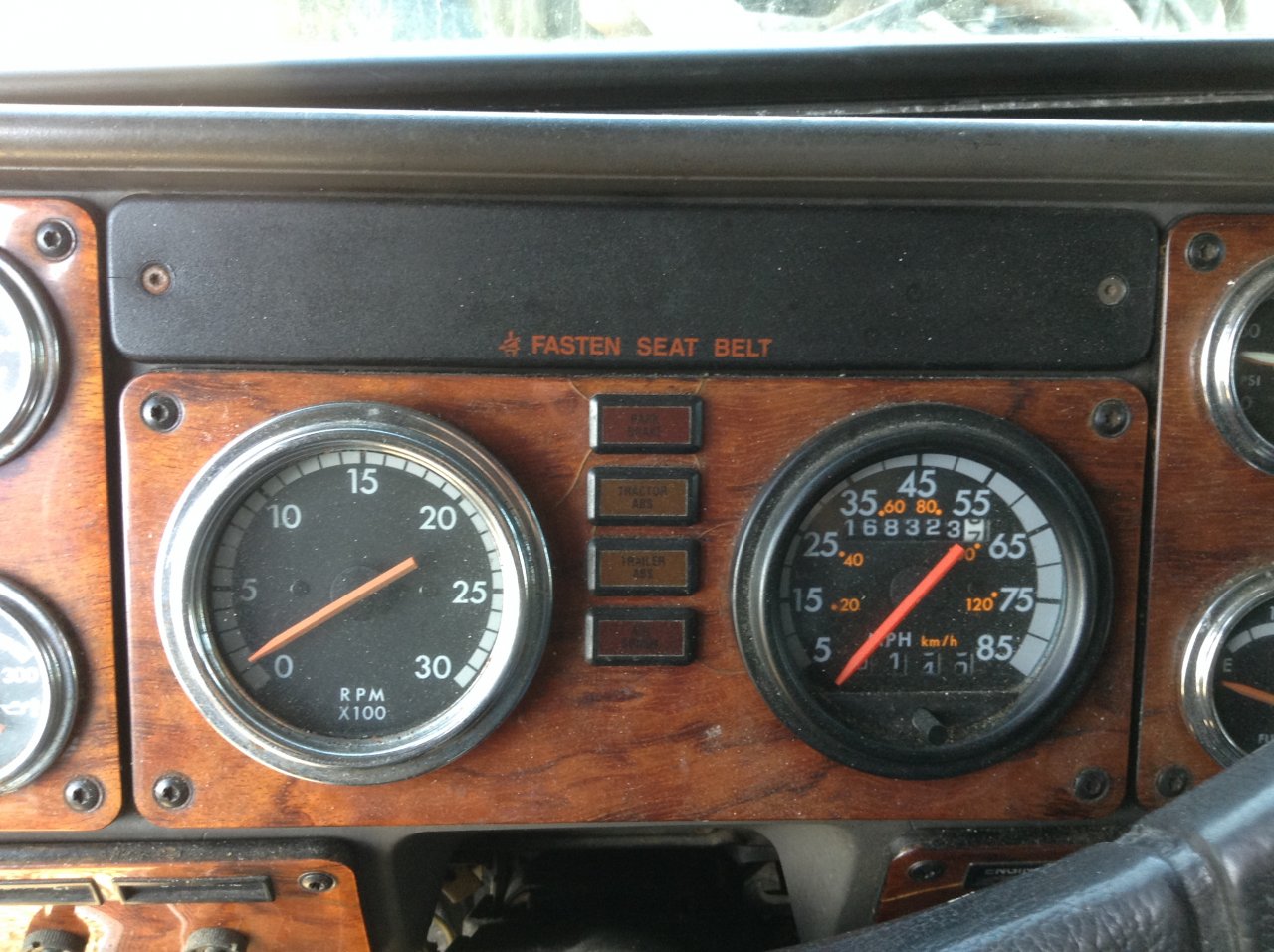 Freightliner CLASSIC XL Instrument Cluster for Sale