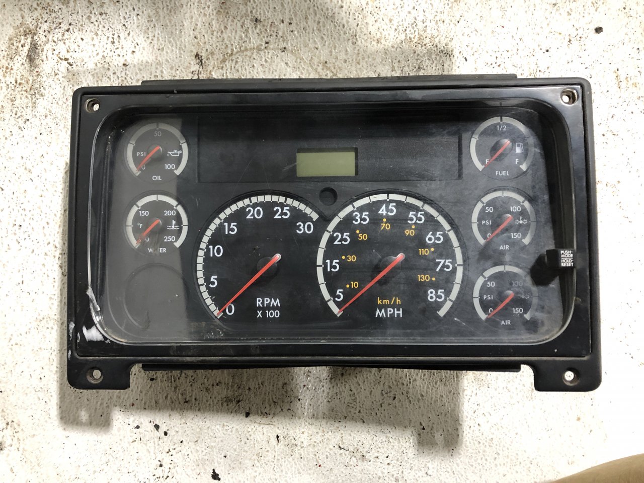 A2C53167035 | Freightliner COLUMBIA 112 Speedometer Instrument Cluster for