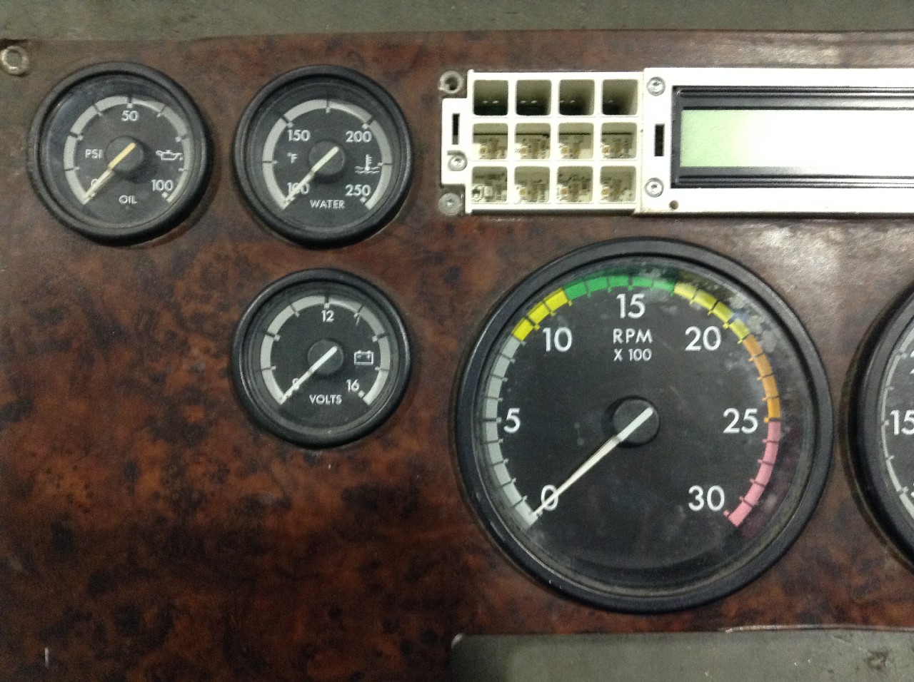 Freightliner COLUMBIA 120 Speedometer Instrument Cluster for Sale