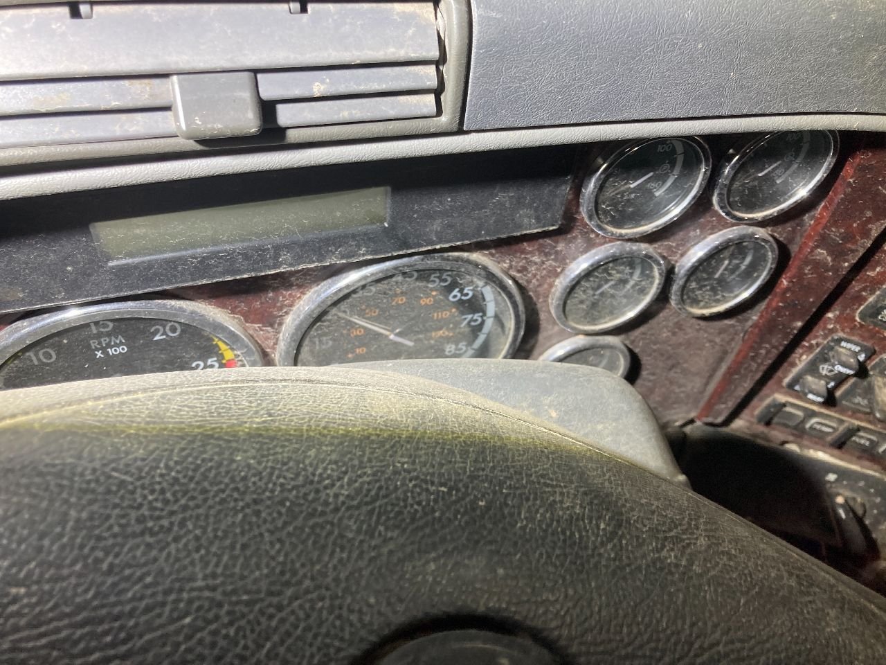 VERIFY | Freightliner CORONADO Speedometer Instrument Cluster for Sale