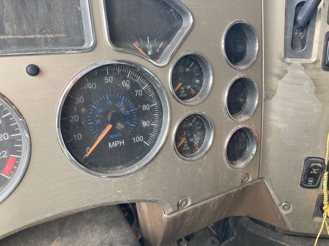 Mack CTP700B (GRANITE) Speedometer Instrument Cluster for Sale