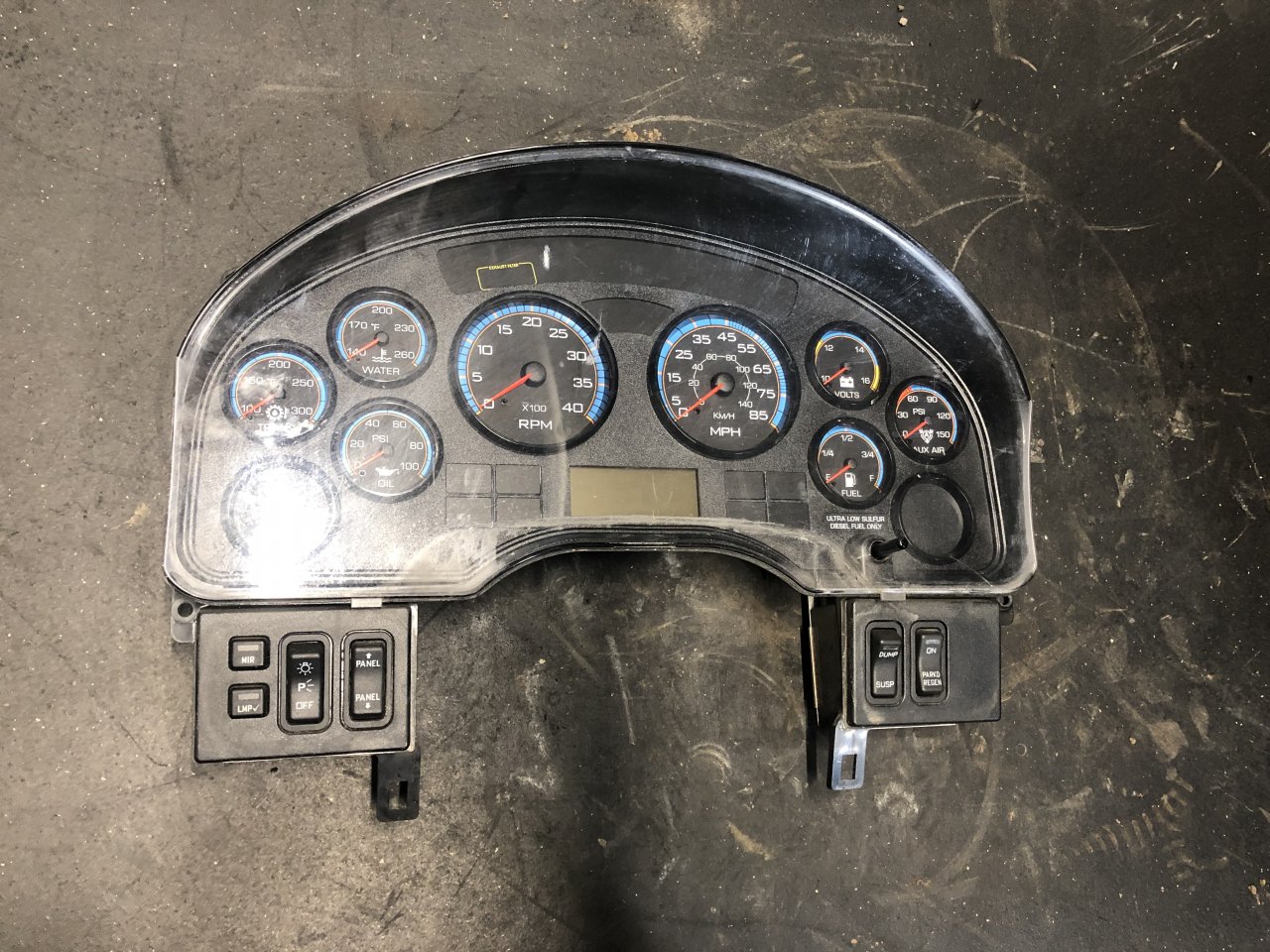 3868364F98 | International DURASTAR (4300) Speedometer Instrument Cluster f