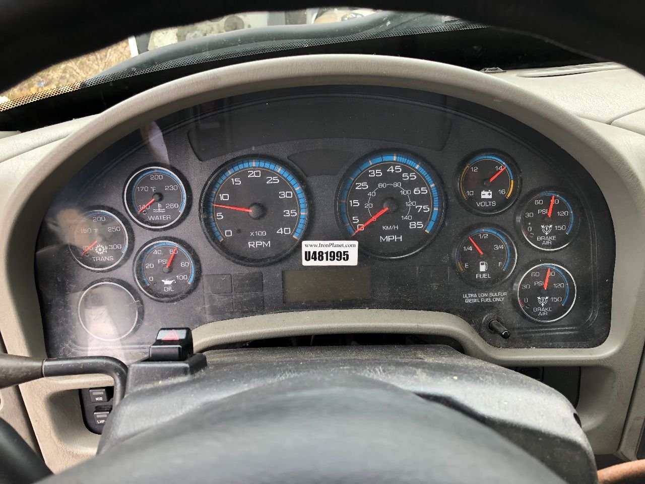 2602886C93 | International DURASTAR (4400) Speedometer Instrument Cluster f