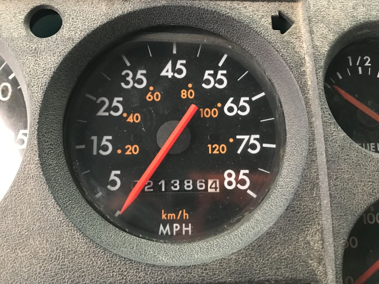 Freightliner FL106 Speedometer Instrument Cluster for Sale