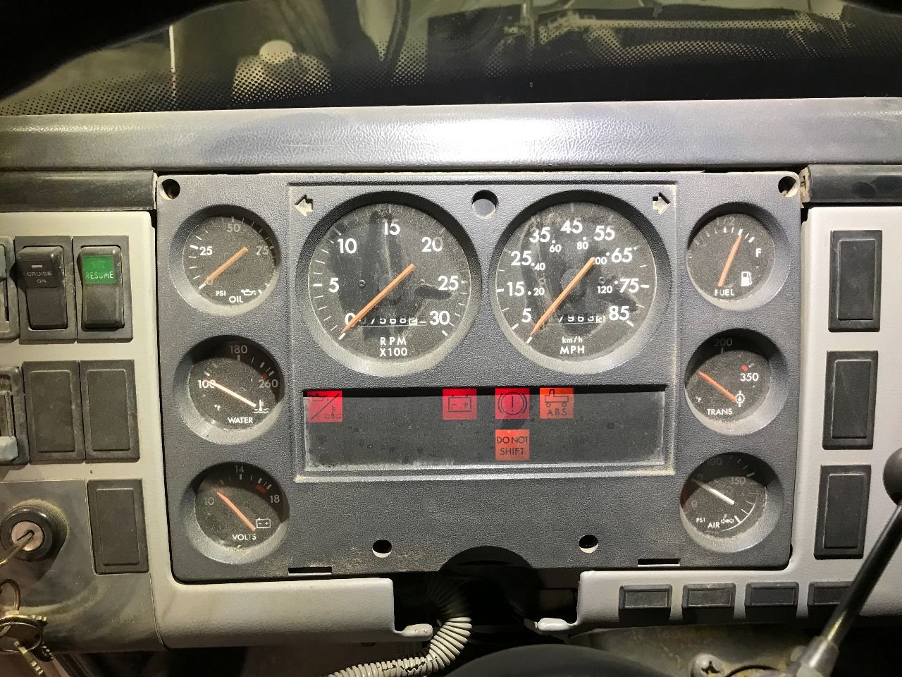 6805404311 | Freightliner FL70 Speedometer Instrument Cluster for Sale