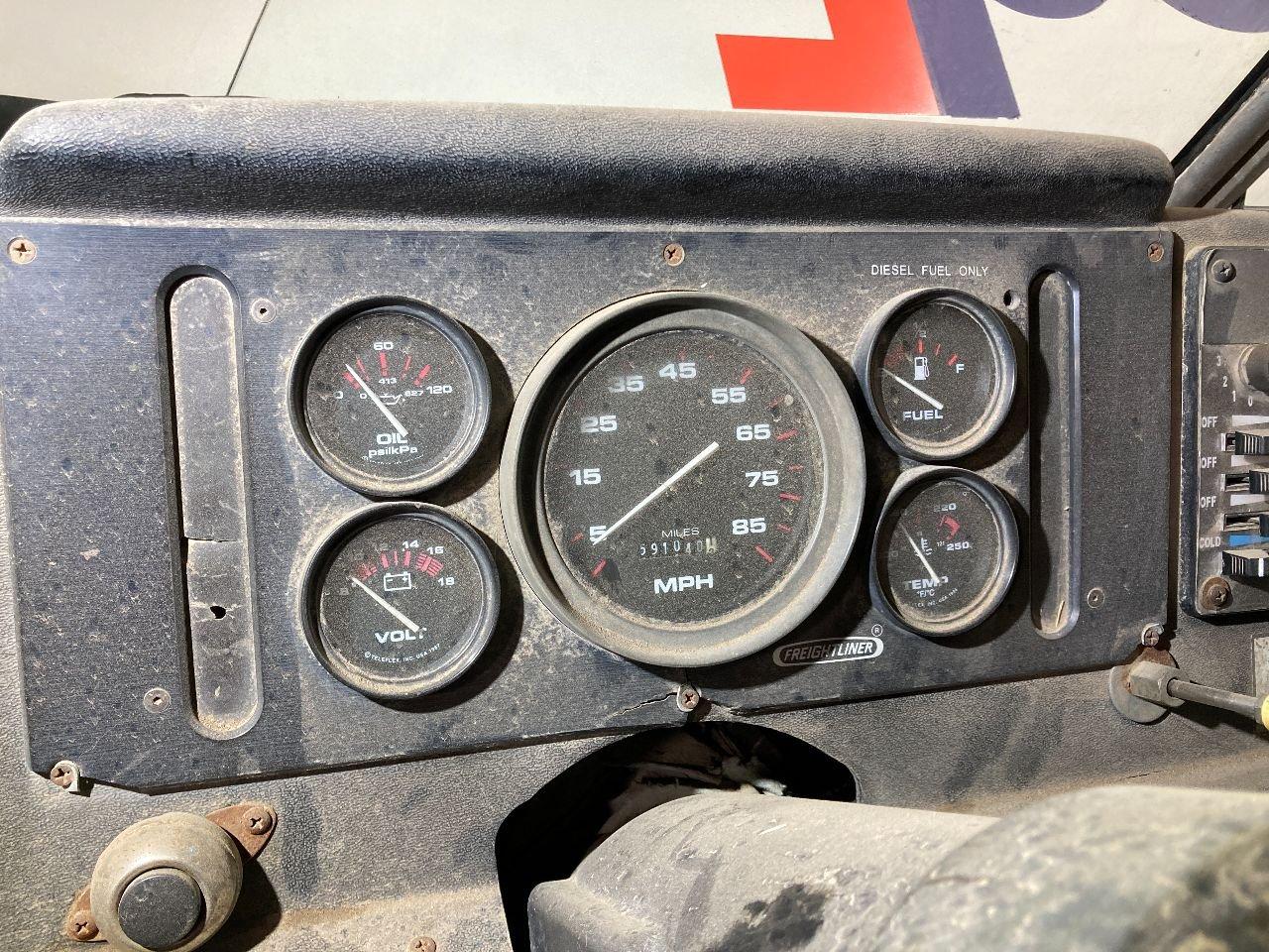 Freightliner MT Speedometer Instrument Cluster for Sale