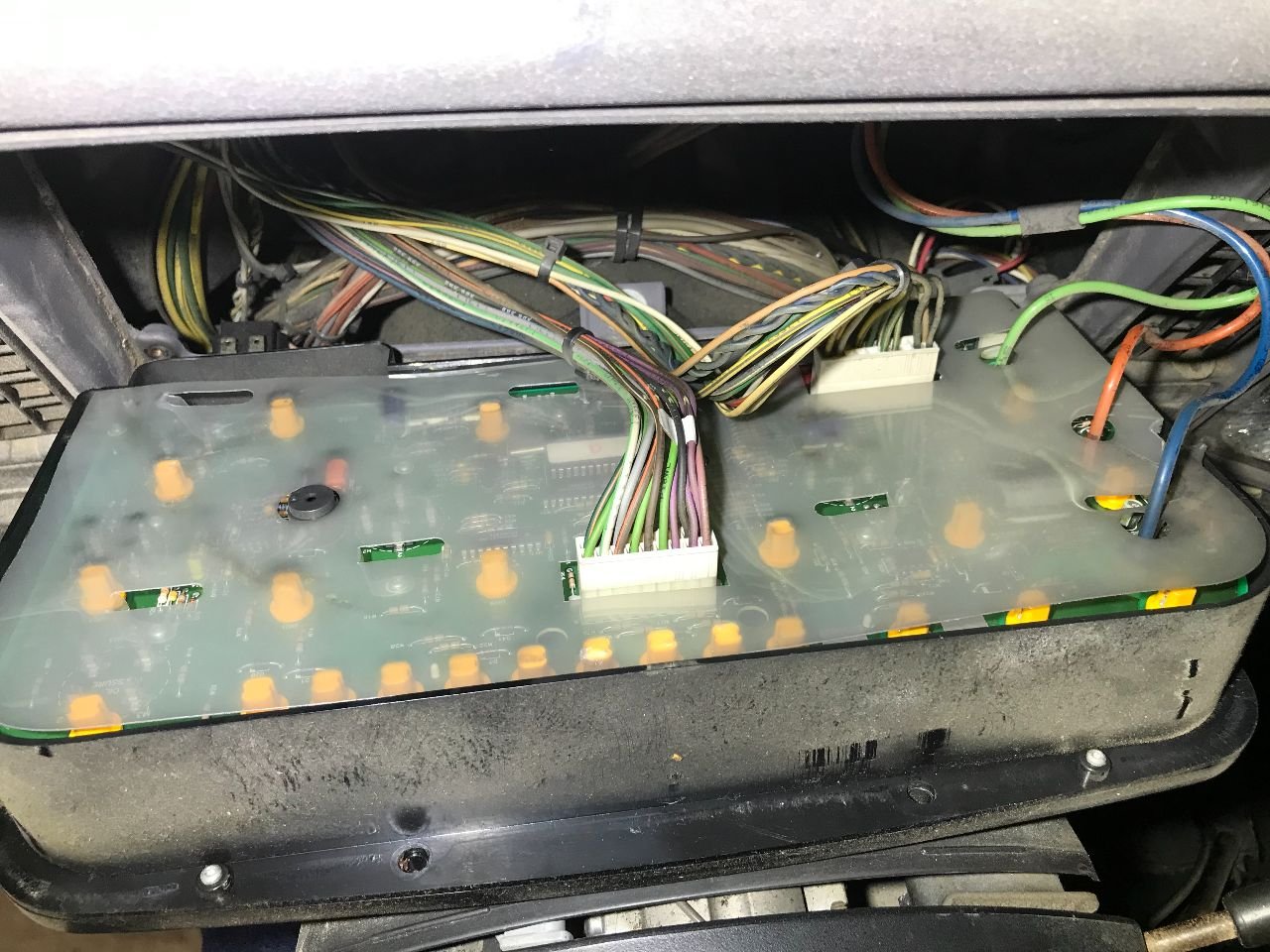 Q431008120XRMAN | Kenworth T2000 Speedometer Instrument Cluster for Sale