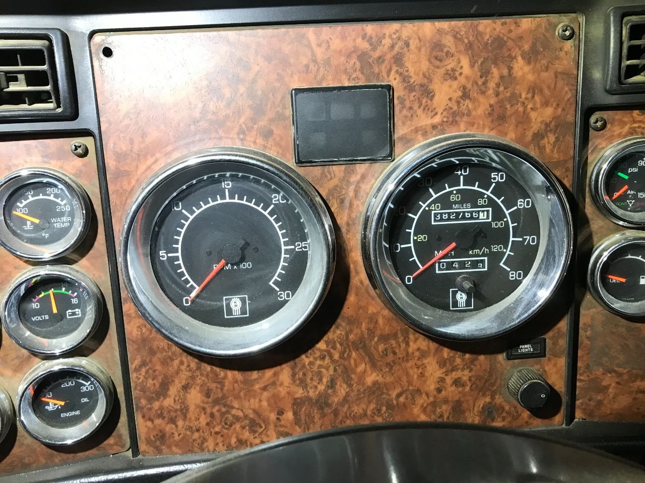 S64-1065-5 | Kenworth T600 Speedometer Instrument Cluster for Sale