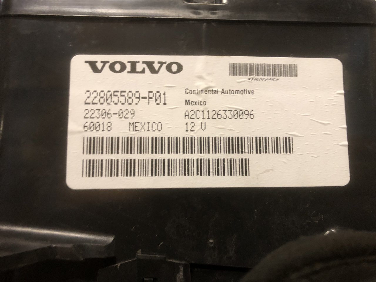 22805589-P01 | Volvo VNL Speedometer Instrument Cluster for Sale