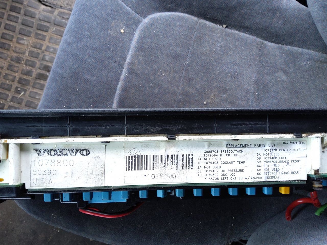 Volvo VNL Speedometer Instrument Cluster for Sale