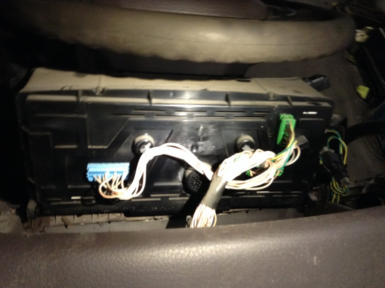 21546090 | Volvo VNL Speedometer Instrument Cluster for Sale