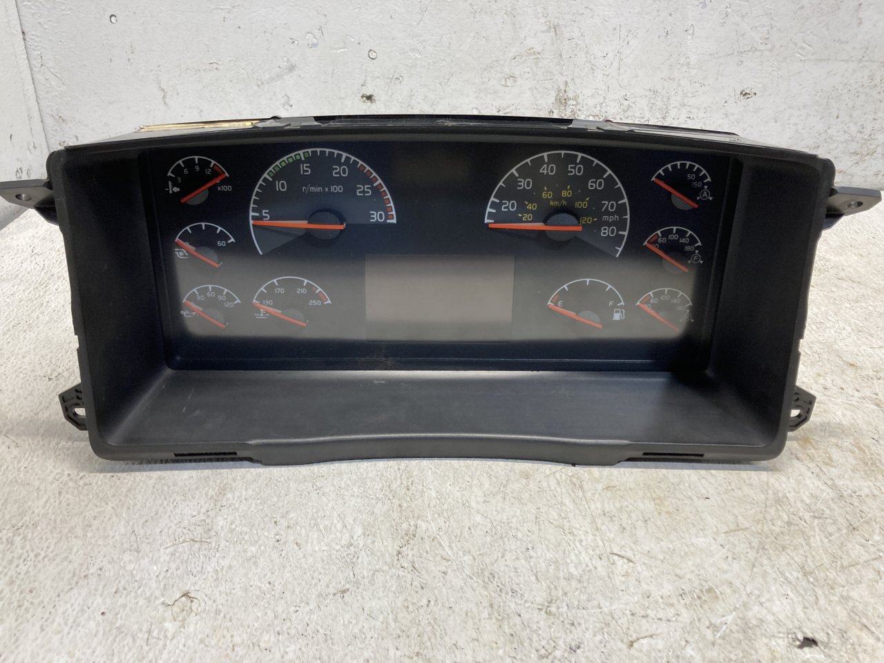 21132379-P02 | Volvo VNL Speedometer Instrument Cluster for Sale