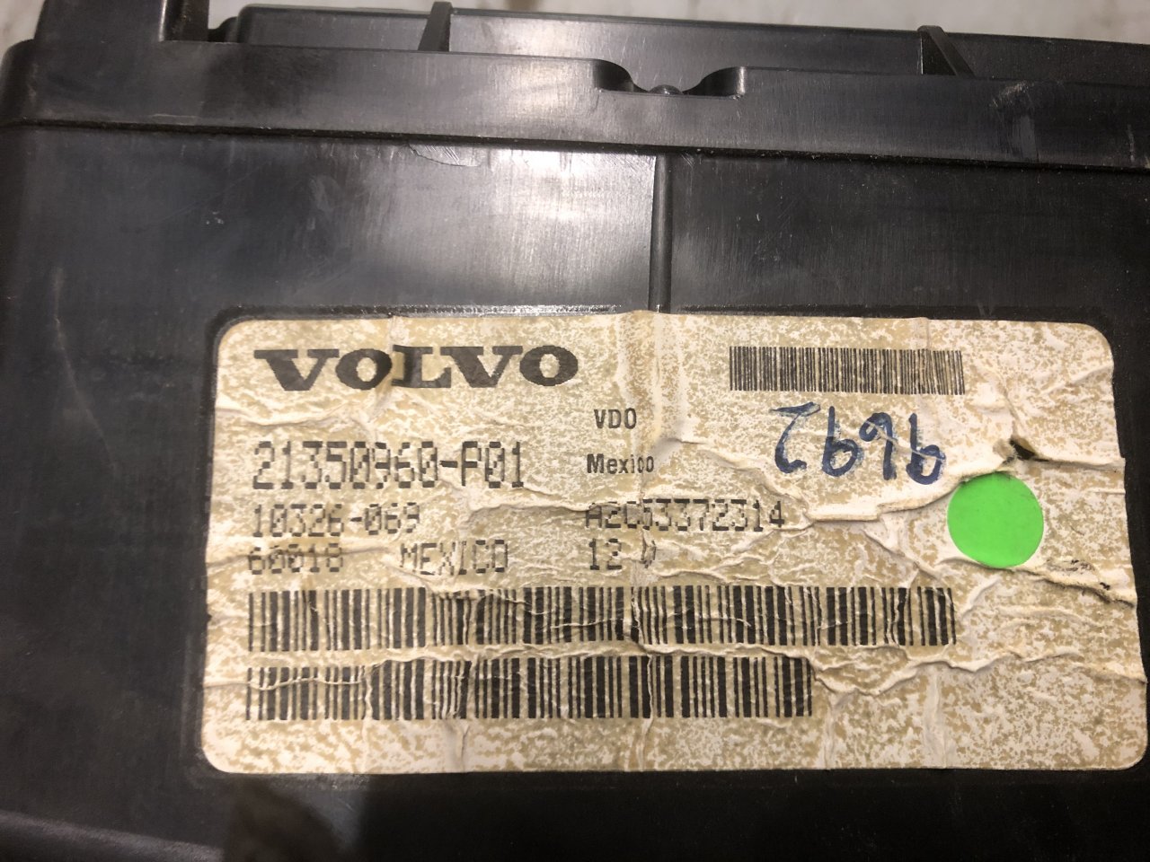 21350960-P01 | Volvo VT Speedometer Instrument Cluster for Sale