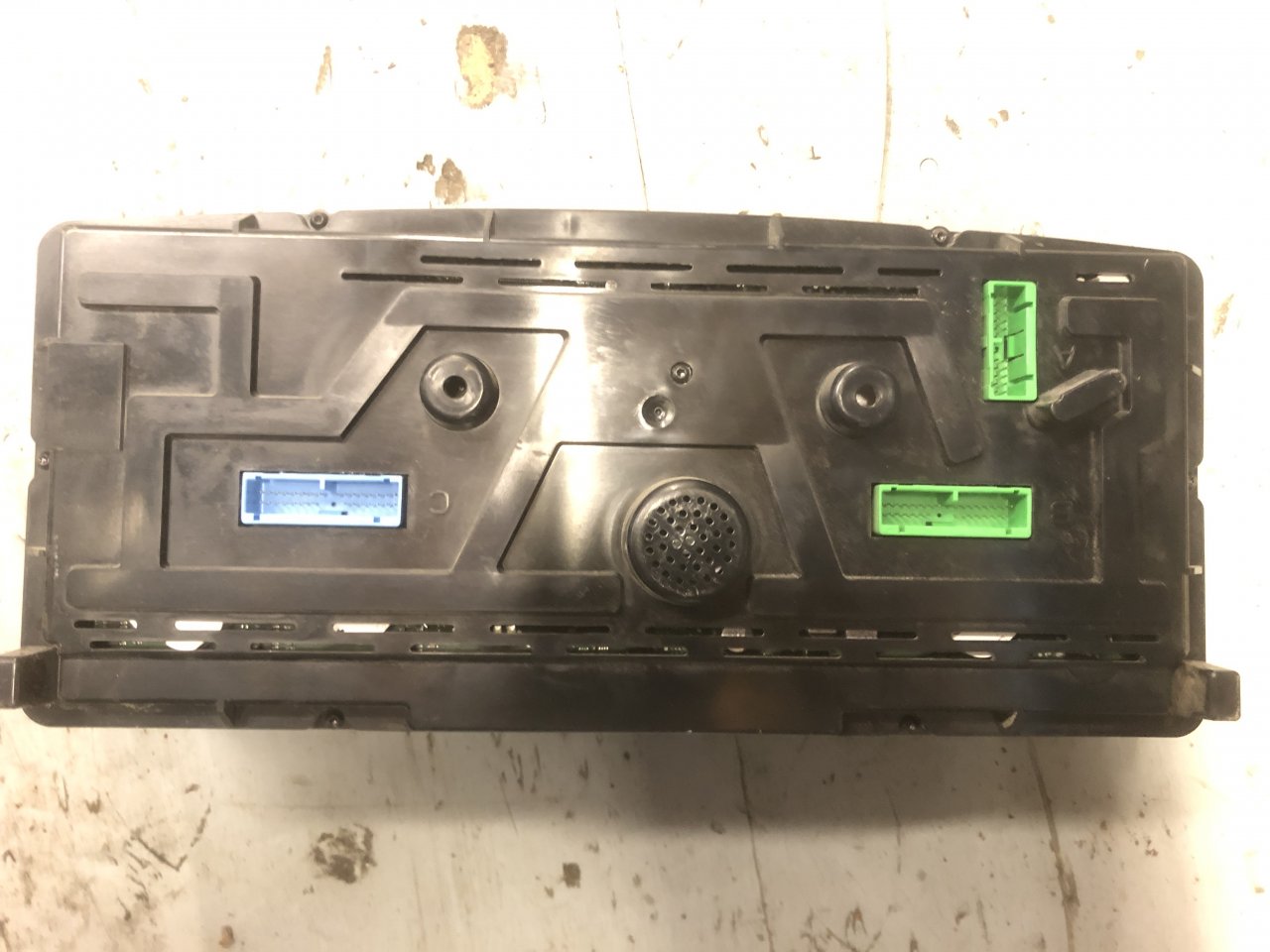 22805589-P01 | Volvo VNL Speedometer Instrument Cluster for Sale