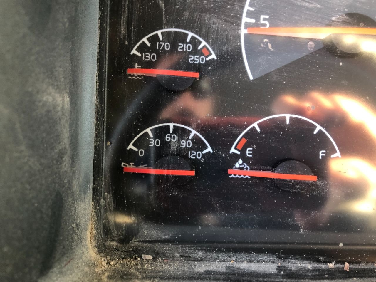 21350960-P01 | Volvo VT Speedometer Instrument Cluster for Sale