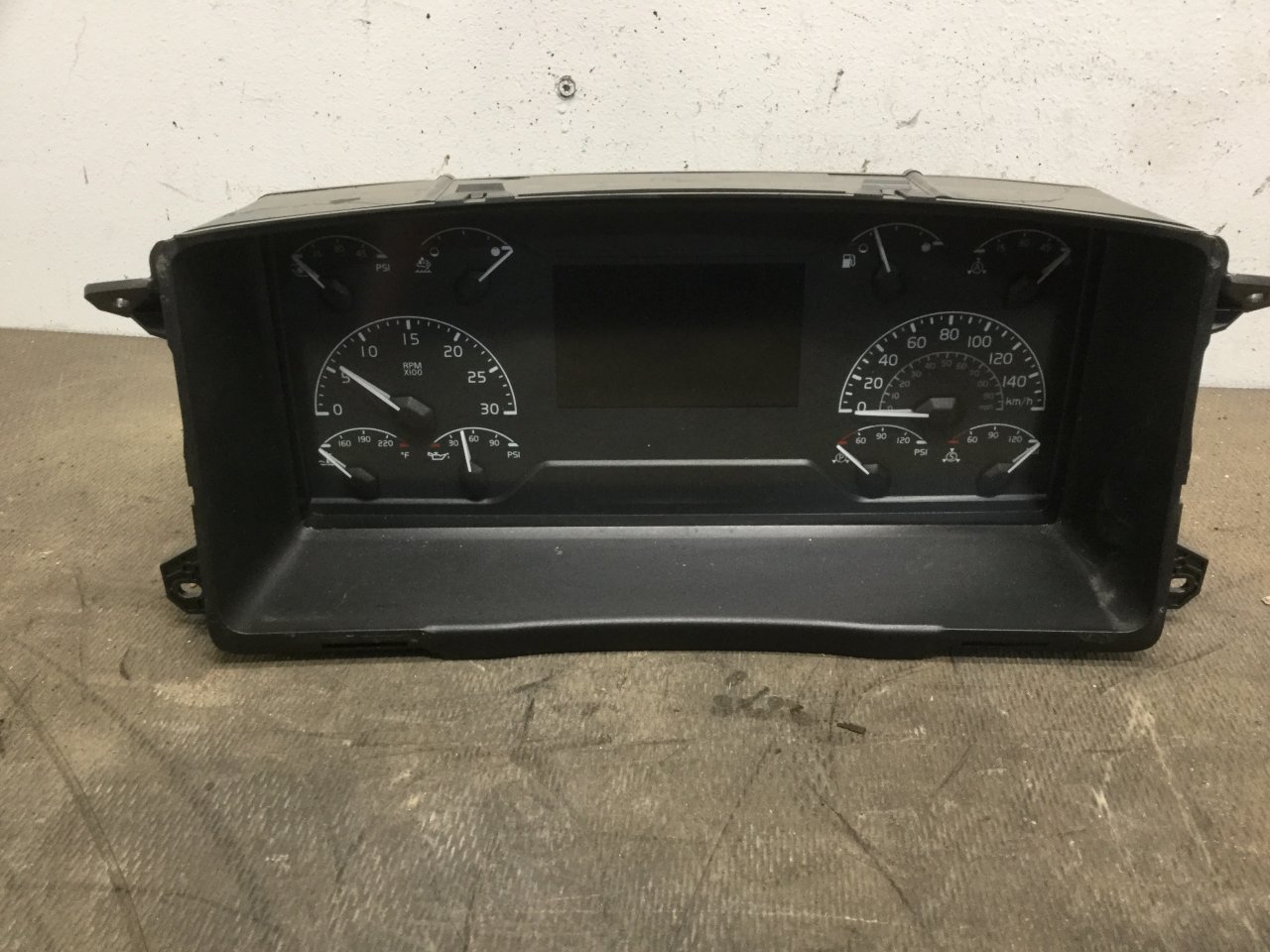 Volvo VNL Speedometer Instrument Cluster for Sale