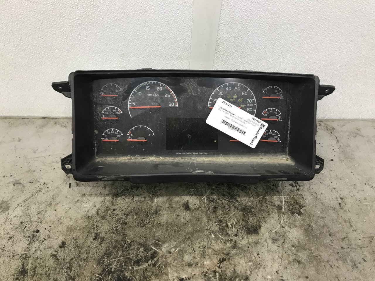 A2C53424886 | Volvo VNM Speedometer Instrument Cluster for Sale