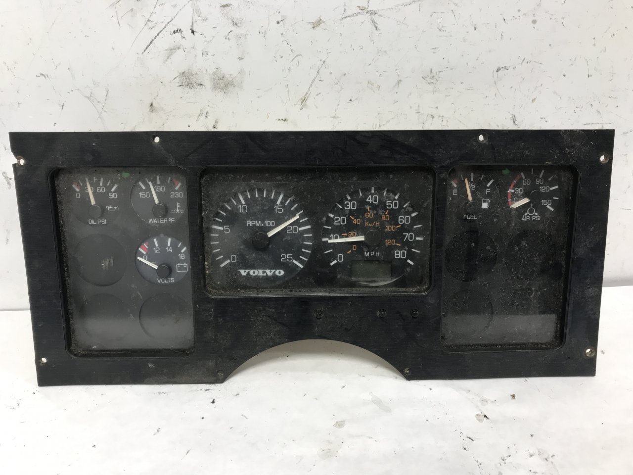 8176538 | Volvo WAH Speedometer Instrument Cluster for Sale