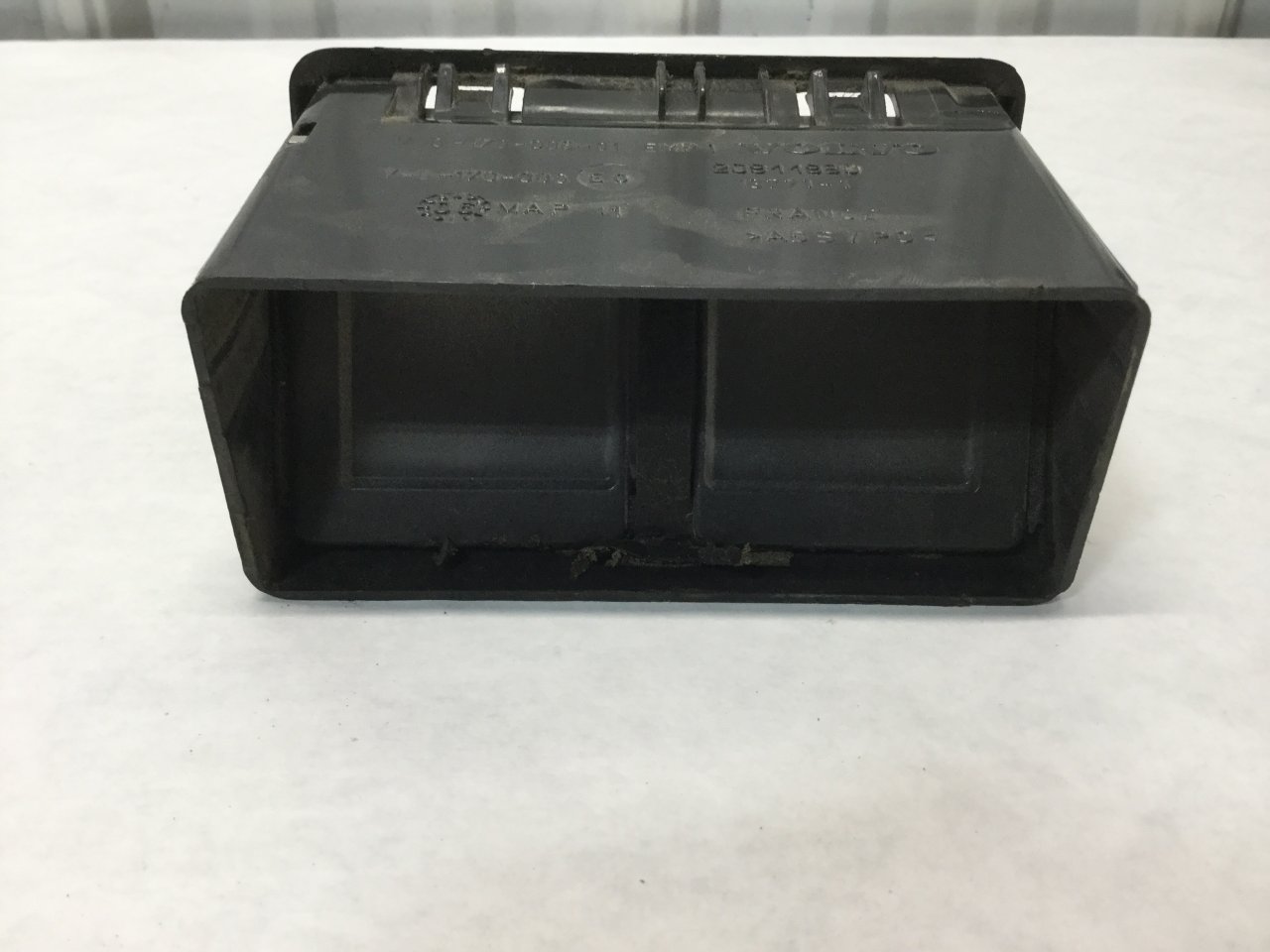 20911930 | Mack CXU613 Cab Interior Part for Sale