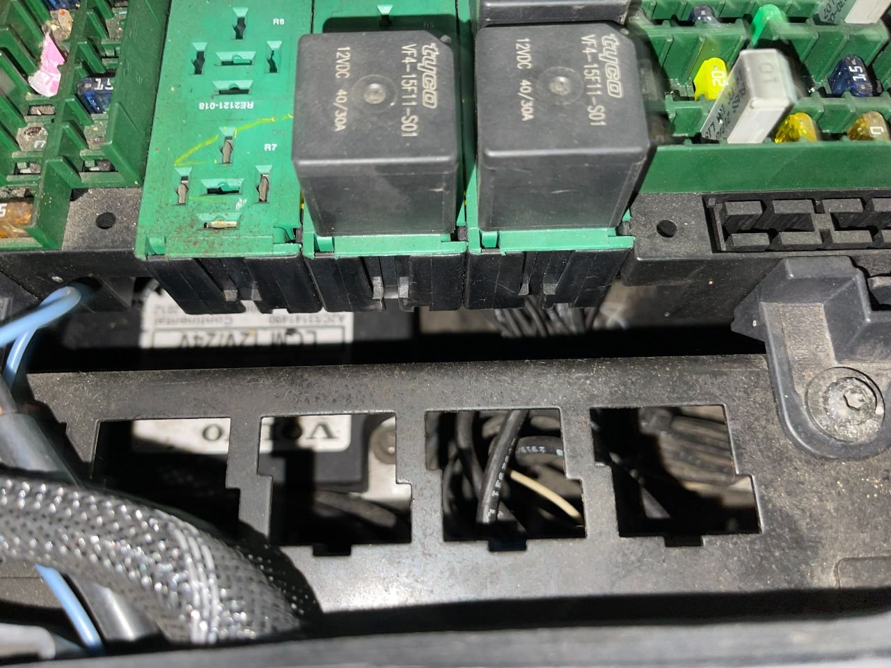 VERIFY | Volvo VNL Light Control Module for Sale