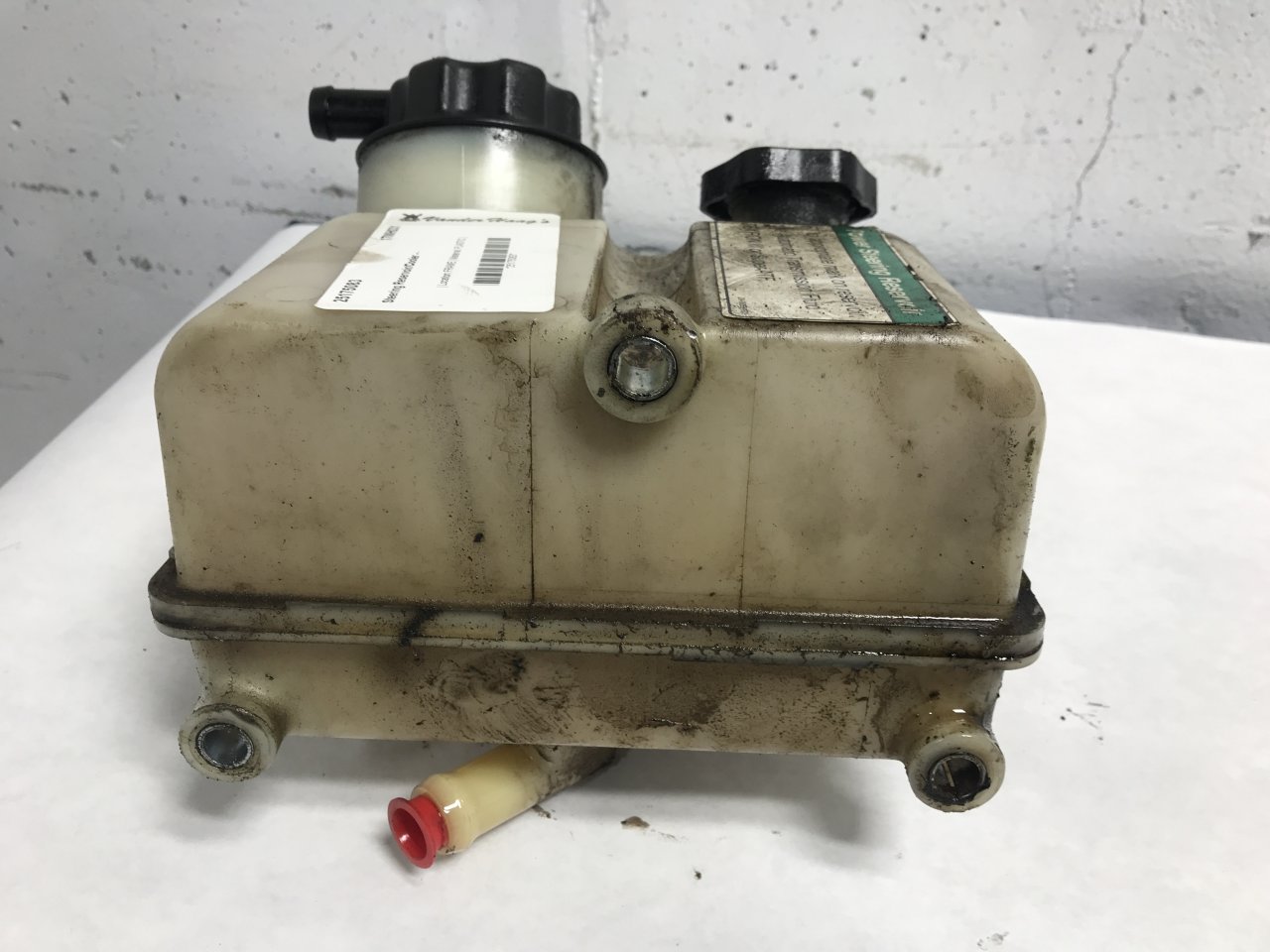 A14-17924-000 | Freightliner 122SD Power Steering Reservoir for Sale