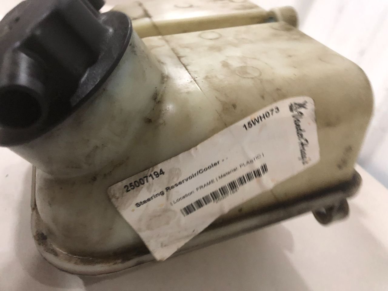 A14-17824-000 | Freightliner CASCADIA Power Steering Reservoir for Sale