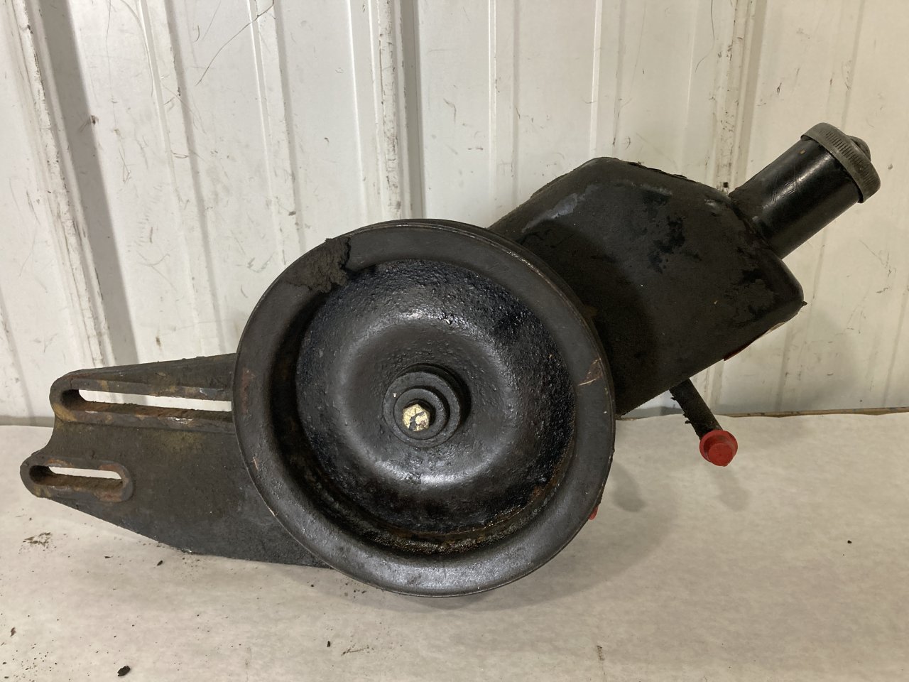 Ford L8000 Power Steering Reservoir for Sale