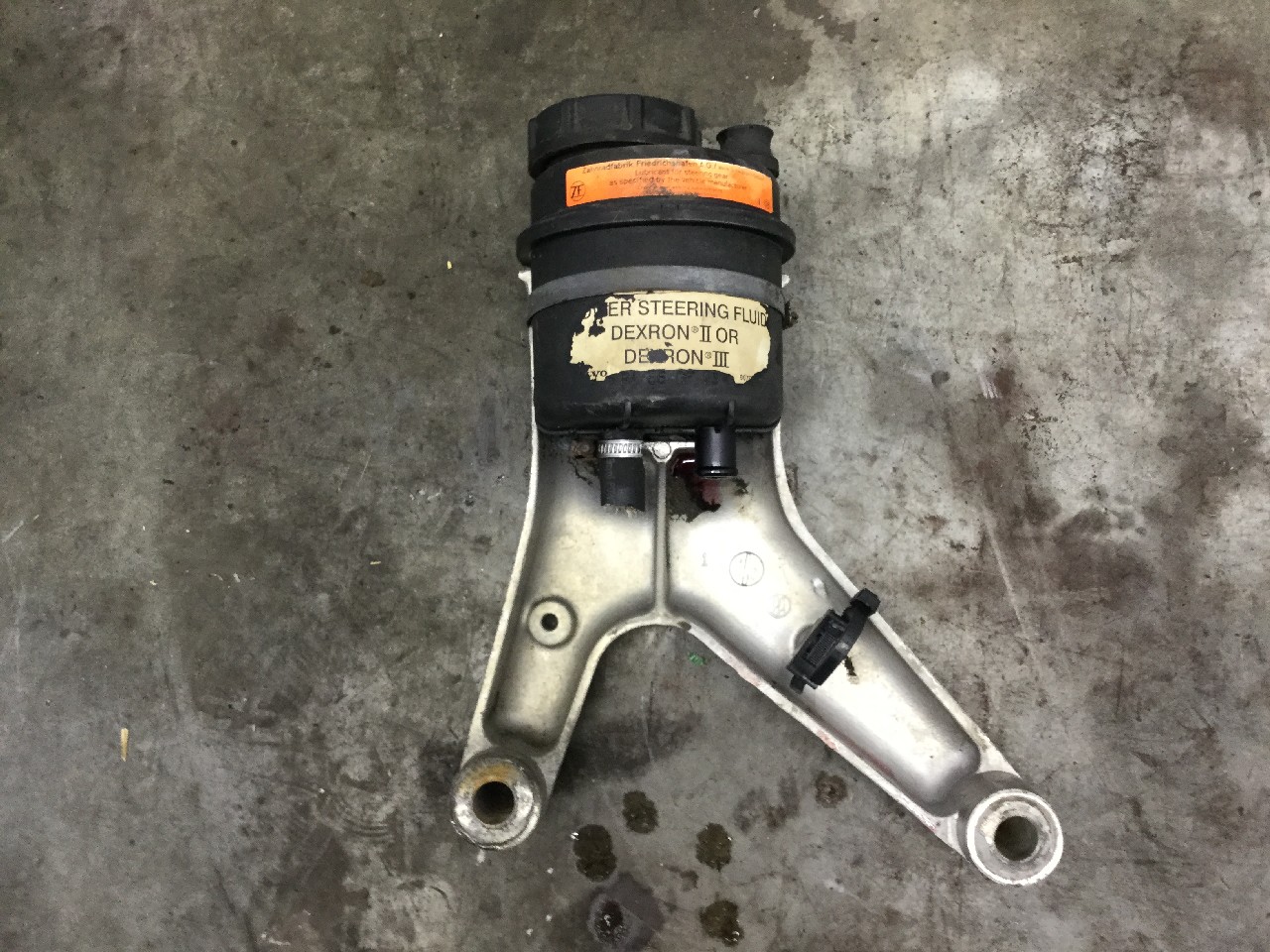 20477820 | Volvo VNM Power Steering Reservoir for Sale