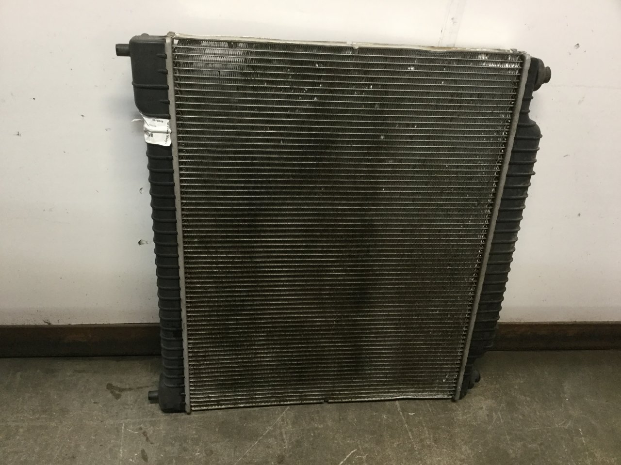 8C24-8005-DB | Ford E350 CUBE VAN Radiator for Sale