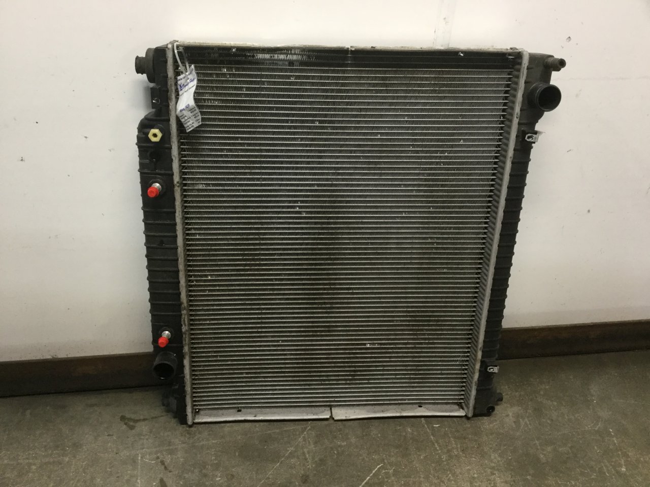 8C24-8005-DB | Ford E350 CUBE VAN Radiator for Sale
