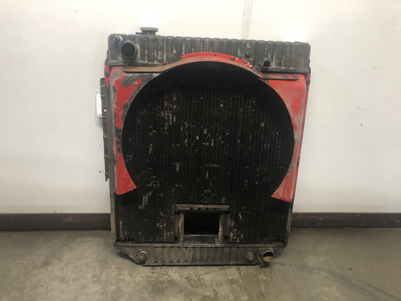 E3HT8005BUB | Ford F800 Radiator for Sale