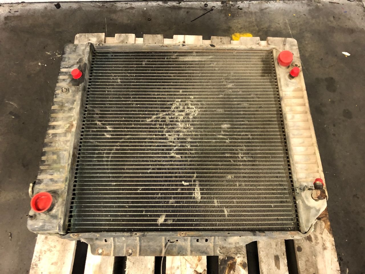 E3HT8005BVB | Ford F8000 Radiator for Sale